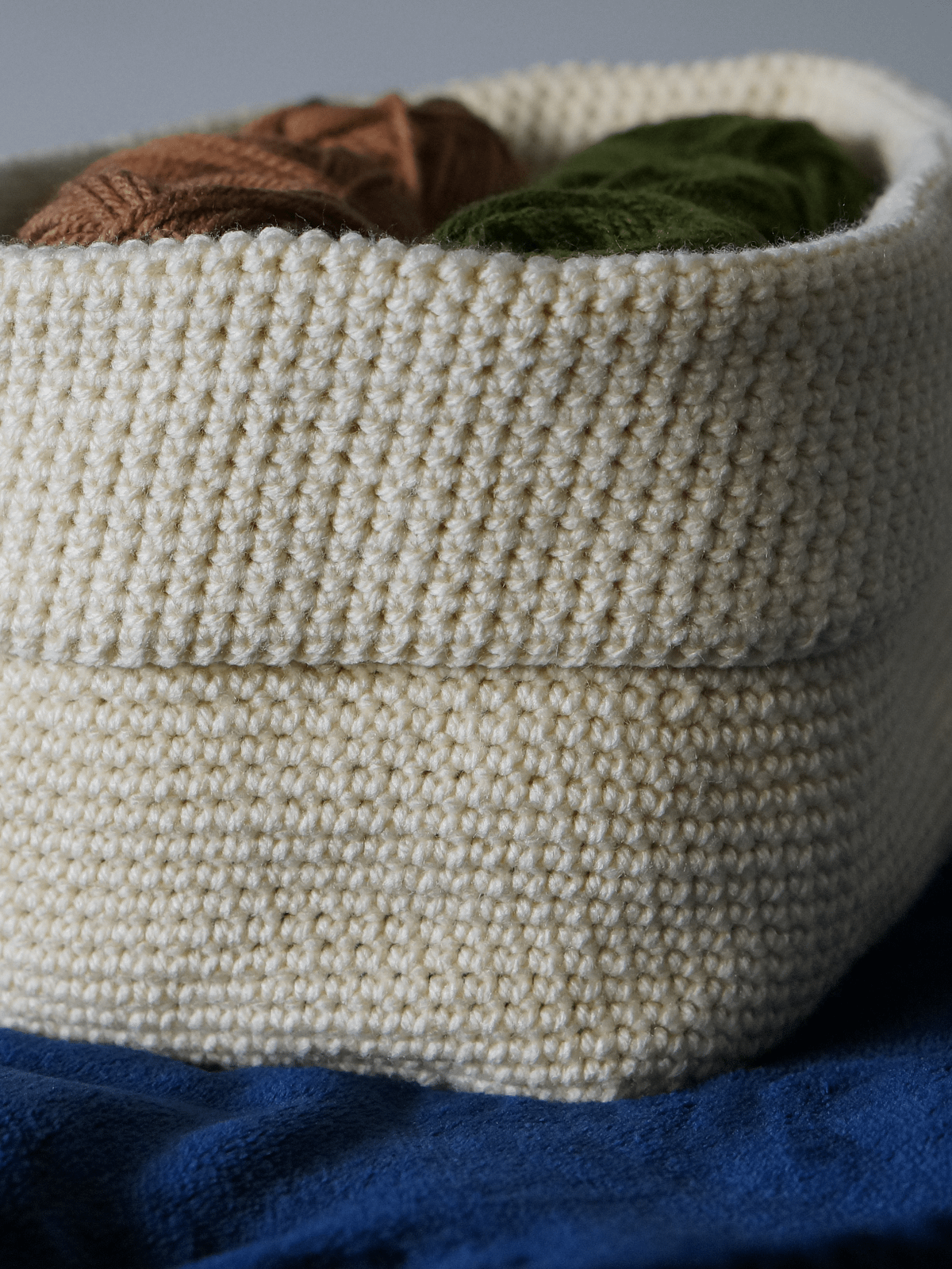 Folded rectangular basket crochet pattern | Crochicanbf